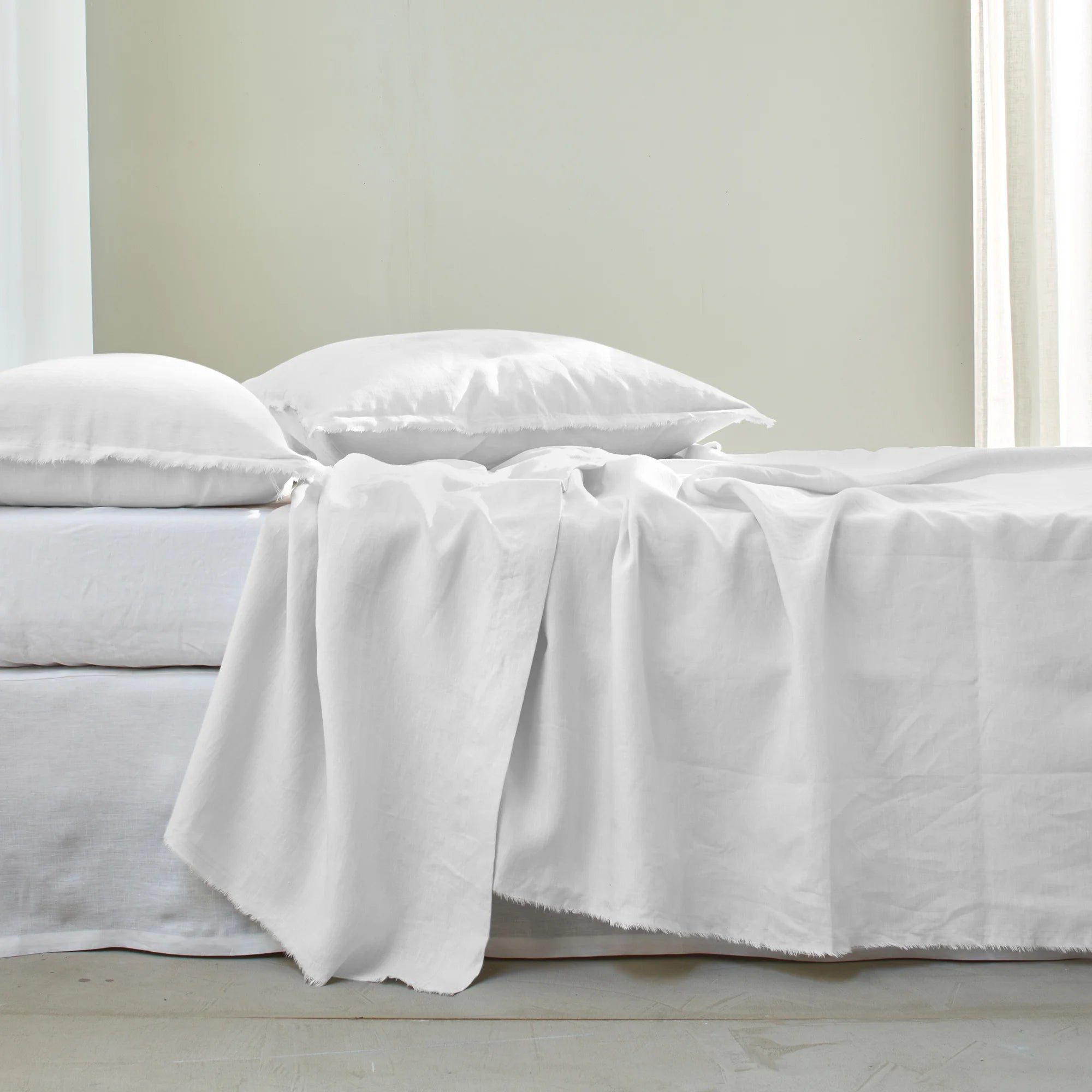 Frayed edge border linen flat sheet in white | Linenshed