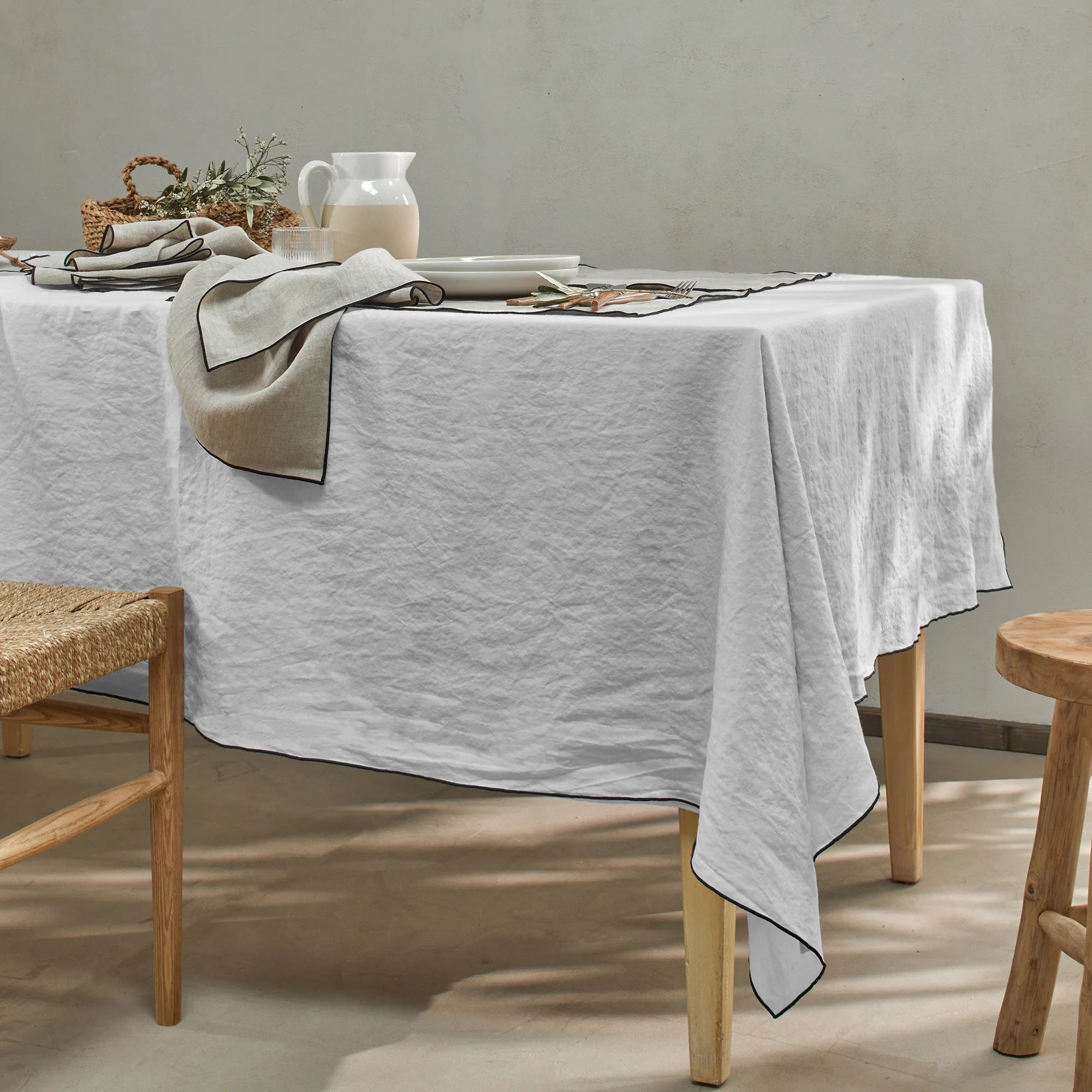 Tablecloth in light grey linen with bourdon stitch | Linenshed